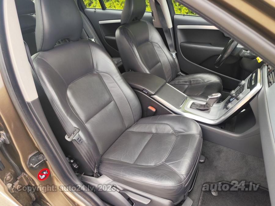 Brown Volvo S80 2013 in Paide, with an engine capacity of 2.00 L and mileage of 253 thousand km for 8490 €, photo 20 on AUTOMOTO.COM.LV