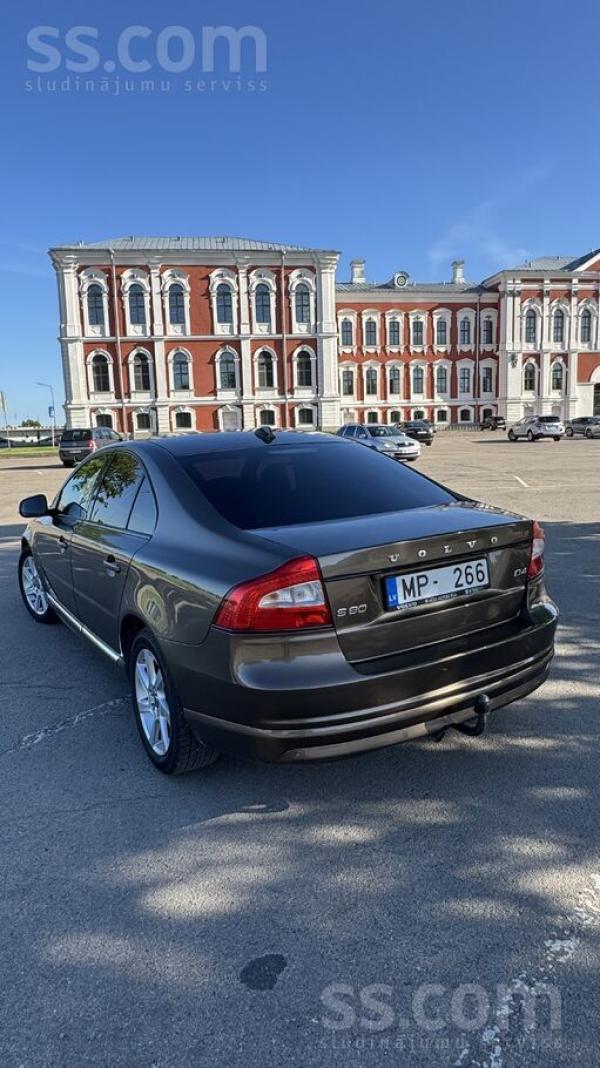 Brown Volvo S80 2013 in Jelgava, with an engine capacity of 2.00 L and mileage of 353 thousand km for 5200 €, photo 6 on AUTOMOTO.COM.LV