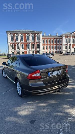 Brown Volvo S80 2013 in Jelgava, with an engine capacity of 2.00 L and mileage of 353 thousand km for 5200 €, photo 7 on AUTOMOTO.COM.LV