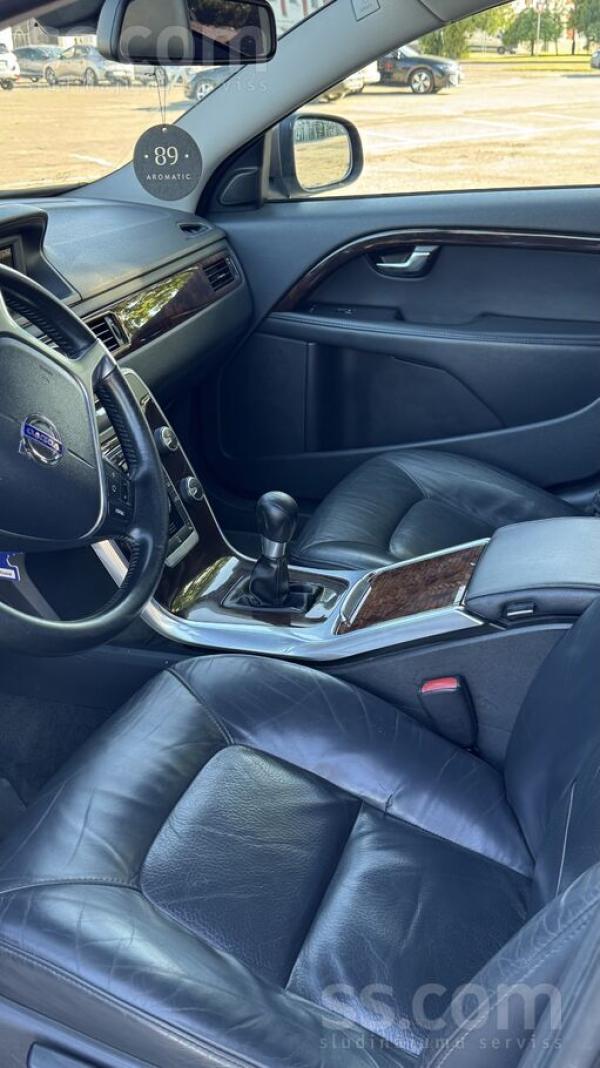 Brown Volvo S80 2013 in Jelgava, with an engine capacity of 2.00 L and mileage of 353 thousand km for 5200 €, photo 9 on AUTOMOTO.COM.LV