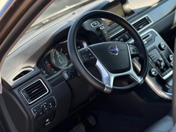 Brown Volvo S80 2014 in Jelgava, with an engine capacity of 2.00 L and mileage of 317 thousand km for 8590 €, photo 9 on AUTOMOTO.COM.LV