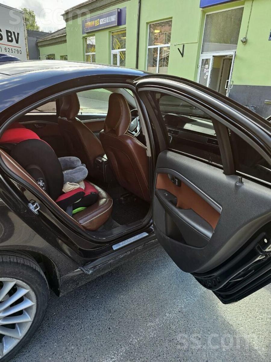 Brown Volvo S80 2014 in Riga, with an engine capacity of 2.00 L and mileage of 267 thousand km for 9300 €, photo 13 on AUTOMOTO.COM.LV