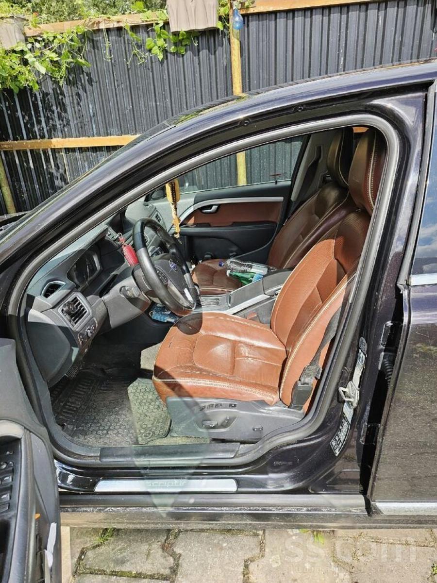 Brown Volvo S80 2014 in Riga, with an engine capacity of 2.00 L and mileage of 267 thousand km for 9300 €, photo 15 on AUTOMOTO.COM.LV