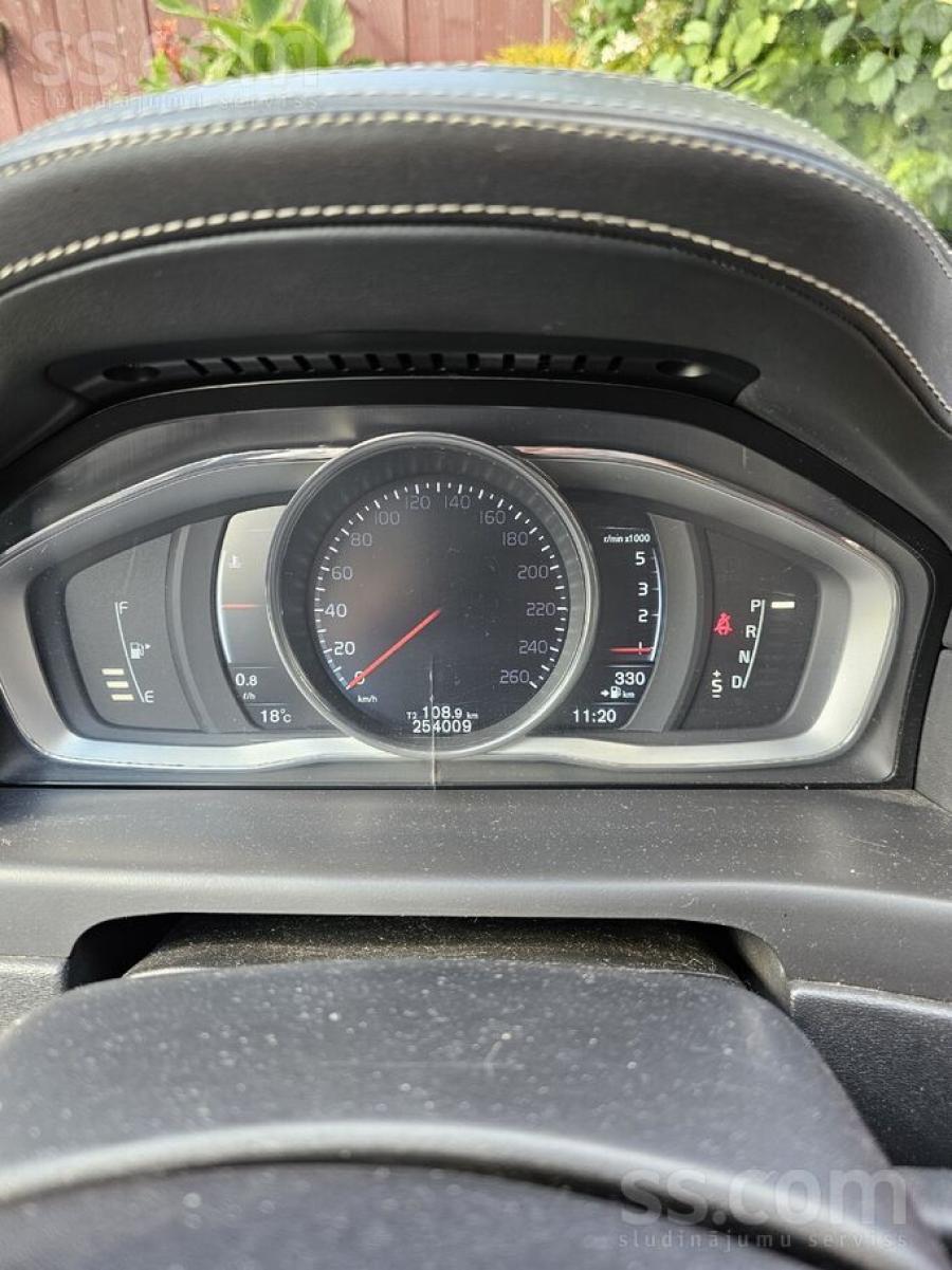 Brown Volvo S80 2014 in Riga, with an engine capacity of 2.00 L and mileage of 267 thousand km for 9300 €, photo 26 on AUTOMOTO.COM.LV