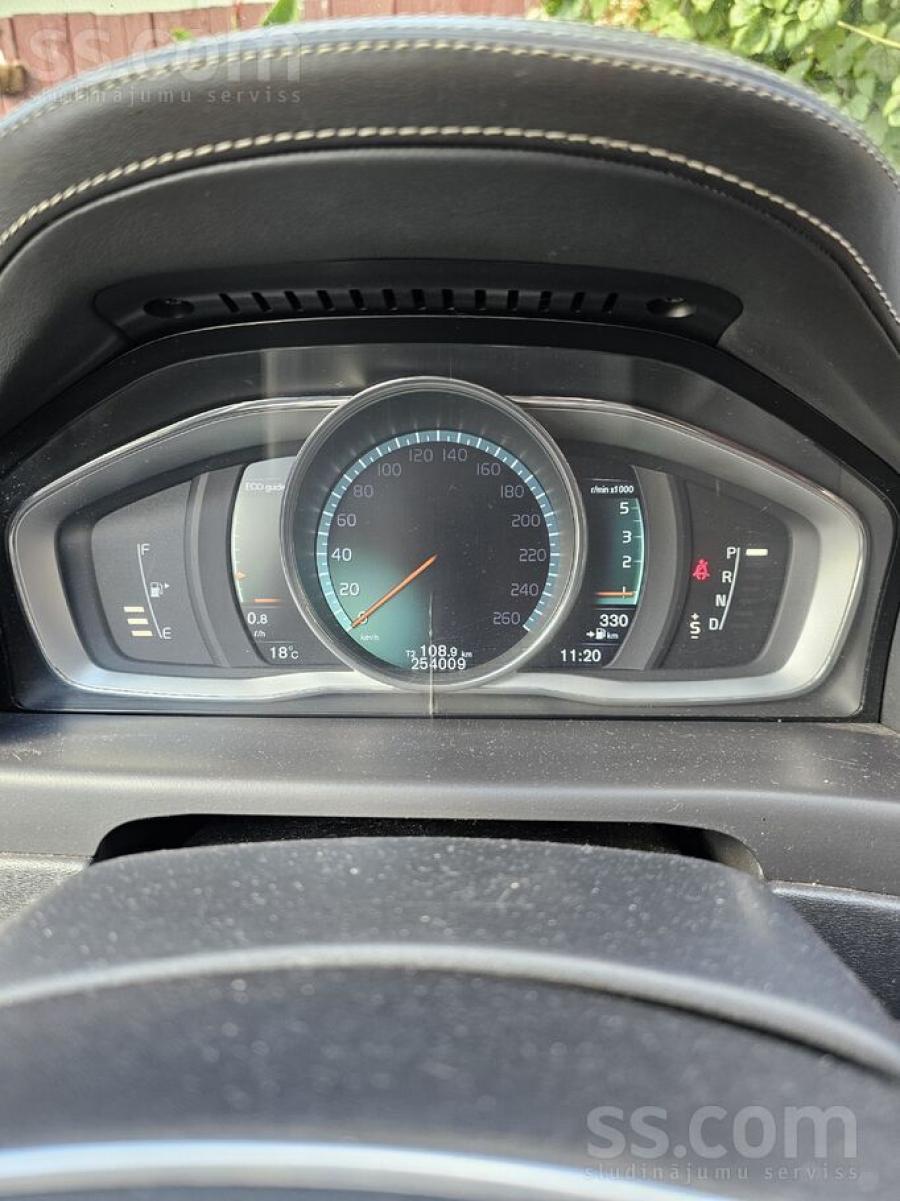 Brown Volvo S80 2014 in Riga, with an engine capacity of 2.00 L and mileage of 267 thousand km for 9300 €, photo 27 on AUTOMOTO.COM.LV
