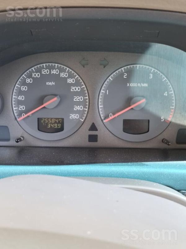 Green Volvo S80 1999 in Balvi, with an engine capacity of 2.50 L and mileage of 256 thousand km for 1400 €, photo 5 on AUTOMOTO.COM.LV