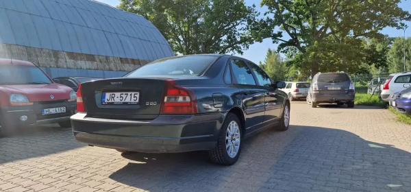 Green Volvo S80 2000 in Valmiera, with an engine capacity of 2.50 L and mileage of 388 thousand km for 1300 €, photo 3 on AUTOMOTO.COM.LV