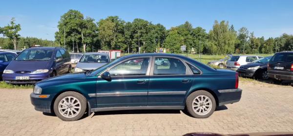 Green Volvo S80 2000 in Valmiera, with an engine capacity of 2.50 L and mileage of 388 thousand km for 1300 €, photo 5 on AUTOMOTO.COM.LV