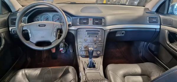 Green Volvo S80 2000 in Valmiera, with an engine capacity of 2.50 L and mileage of 388 thousand km for 1300 €, photo 7 on AUTOMOTO.COM.LV