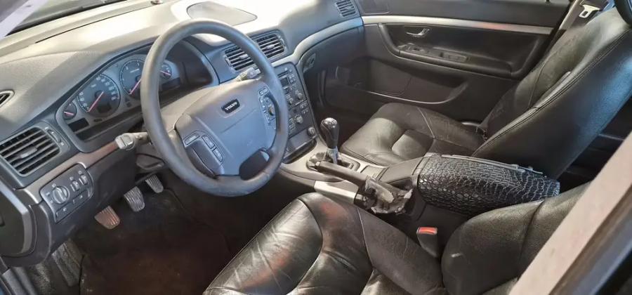 Zaļš Volvo S80 2000 Valmiera, ar dzinēja tilpumu 2.50 L un nobraukumu 388 tūkst. km par 1300 €, foto 9 vietnē AUTOMOTO.COM.LV
