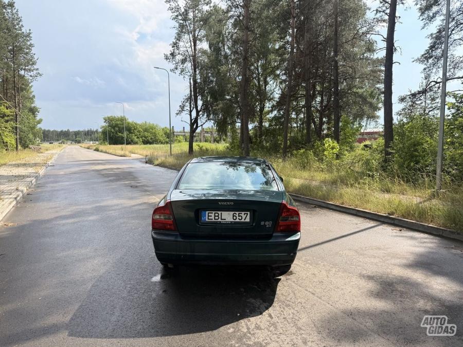 Green Volvo S80 2002 in Varena, with an engine capacity of 2.40 L and mileage of 100 thousand km for 850 €, photo 4 on AUTOMOTO.COM.LV