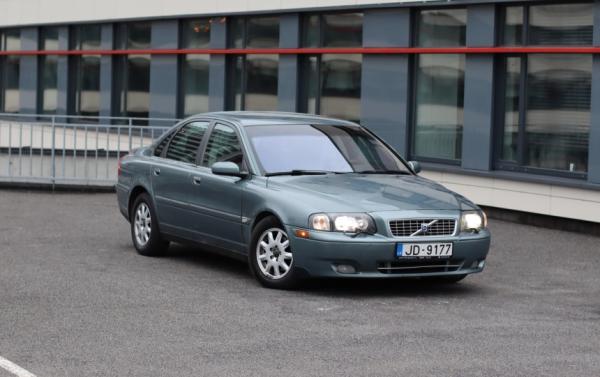 Green Volvo S80 2003 in Riga, with an engine capacity of 2.40 L and mileage of 439 thousand km for 1380 €, photo 1 on AUTOMOTO.COM.LV
