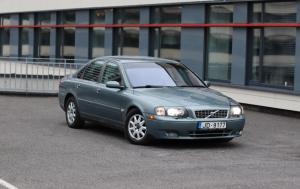 Green Volvo S80 2003 in Riga, with an engine capacity of 2.40 L and mileage of 439 thousand km for 1380 €, photo  on AUTOMOTO.COM.LV