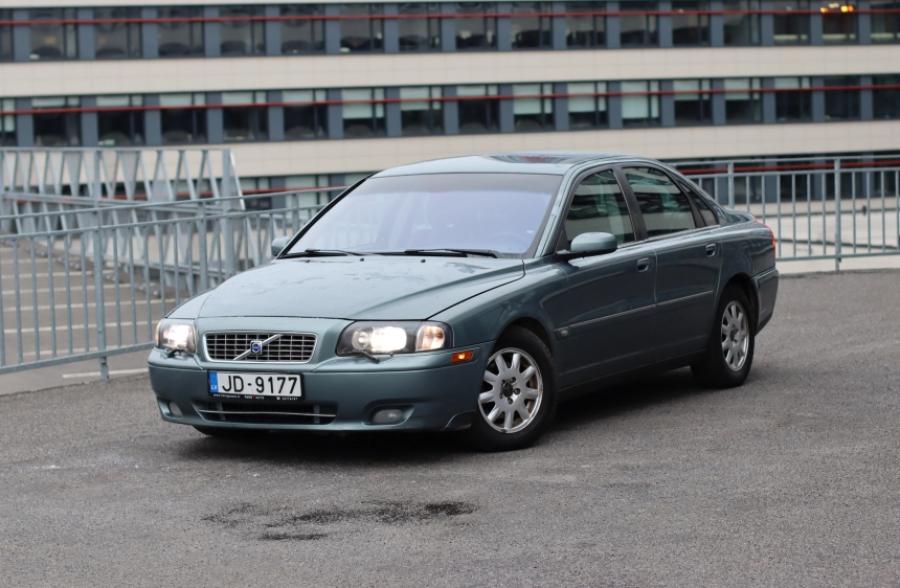 Green Volvo S80 2003 in Riga, with an engine capacity of 2.40 L and mileage of 439 thousand km for 1380 €, photo 2 on AUTOMOTO.COM.LV
