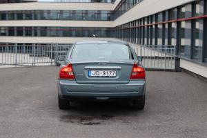Green Volvo S80 2003 in Riga, with an engine capacity of 2.40 L and mileage of 439 thousand km for 1380 €, photo 4 on AUTOMOTO.COM.LV