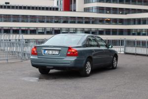Green Volvo S80 2003 in Riga, with an engine capacity of 2.40 L and mileage of 439 thousand km for 1380 €, photo 5 on AUTOMOTO.COM.LV