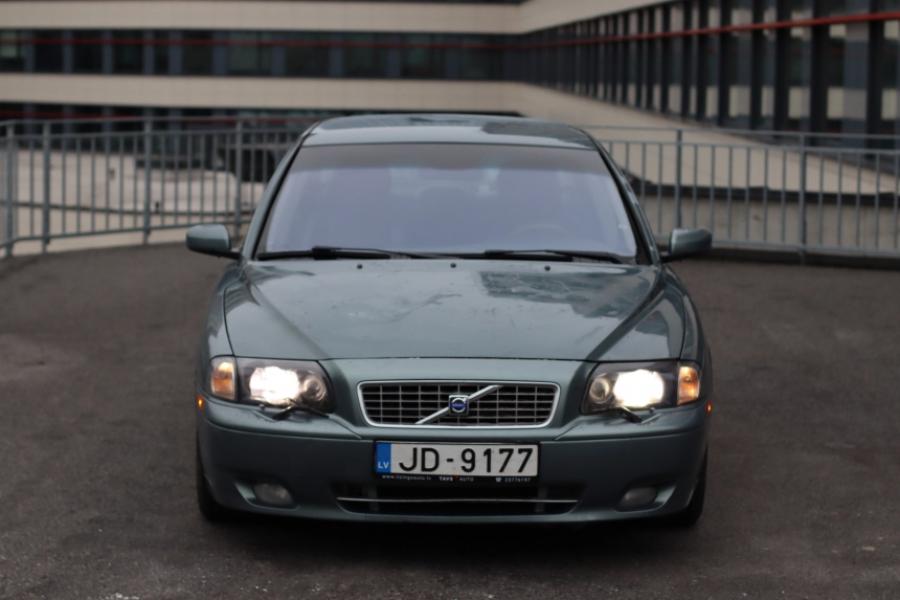 Green Volvo S80 2003 in Riga, with an engine capacity of 2.40 L and mileage of 439 thousand km for 1380 €, photo 13 on AUTOMOTO.COM.LV