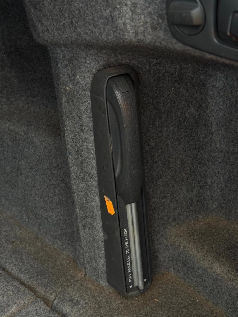 Green Volvo S80 2003 in Riga, with an engine capacity of 2.40 L and mileage of 439 thousand km for 1380 €, photo 18 on AUTOMOTO.COM.LV