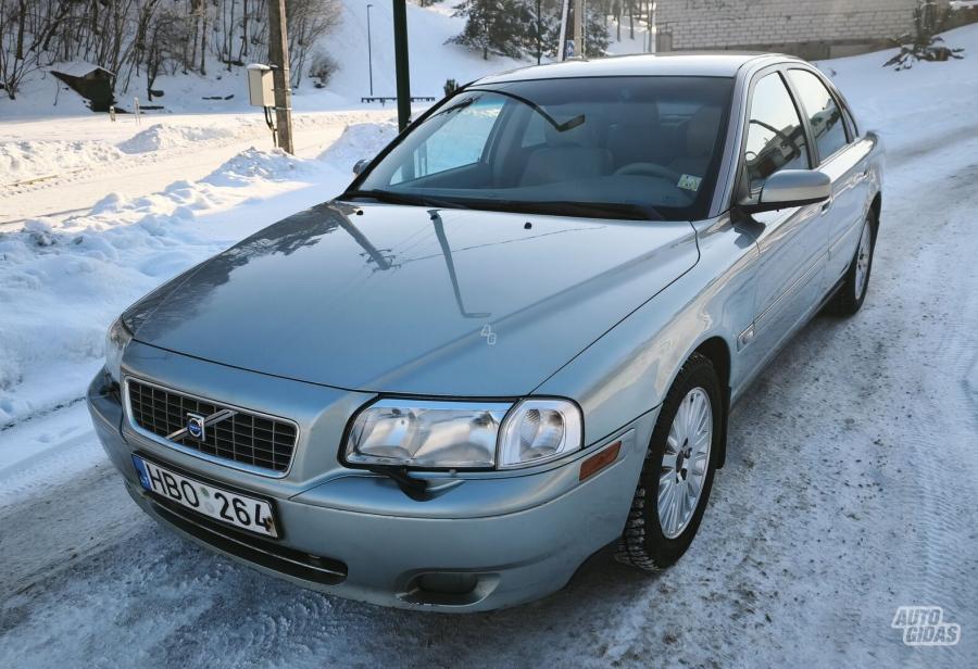 Green Volvo S80 2004 in Alytus, with an engine capacity of 2.40 L and mileage of 400 thousand km for 1600 €, photo 1 on AUTOMOTO.COM.LV