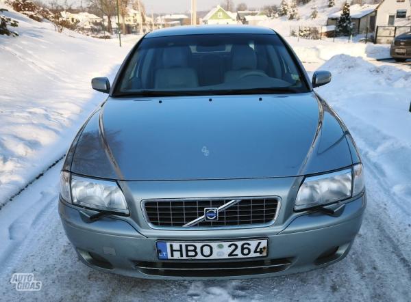 Zaļš Volvo S80 2004 Alīta, ar dzinēja tilpumu 2.40 L un nobraukumu 400 tūkst. km par 1600 €, foto 3 vietnē AUTOMOTO.COM.LV