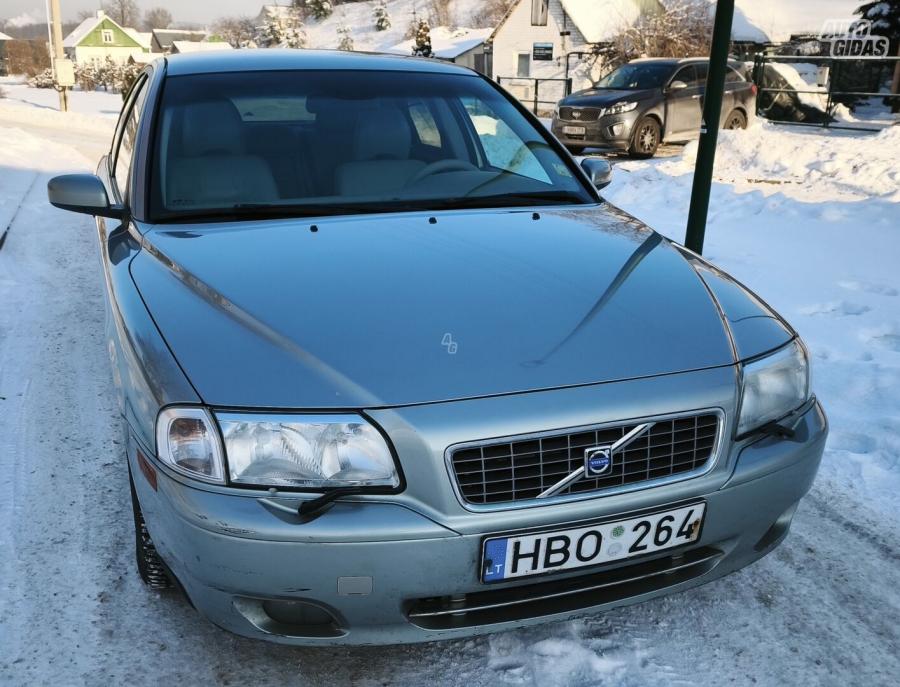 Green Volvo S80 2004 in Alytus, with an engine capacity of 2.40 L and mileage of 400 thousand km for 1600 €, photo 5 on AUTOMOTO.COM.LV
