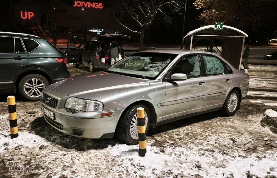 Green Volvo S80 2004 in Alytus, with an engine capacity of 2.40 L and mileage of 400 thousand km for 1600 €, photo 7 on AUTOMOTO.COM.LV