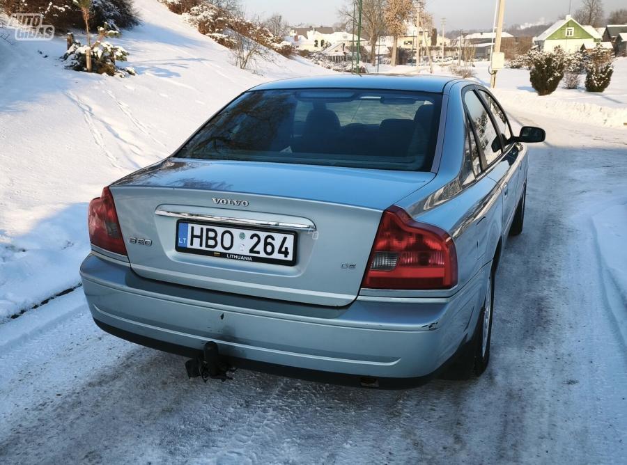 Green Volvo S80 2004 in Alytus, with an engine capacity of 2.40 L and mileage of 400 thousand km for 1600 €, photo 9 on AUTOMOTO.COM.LV