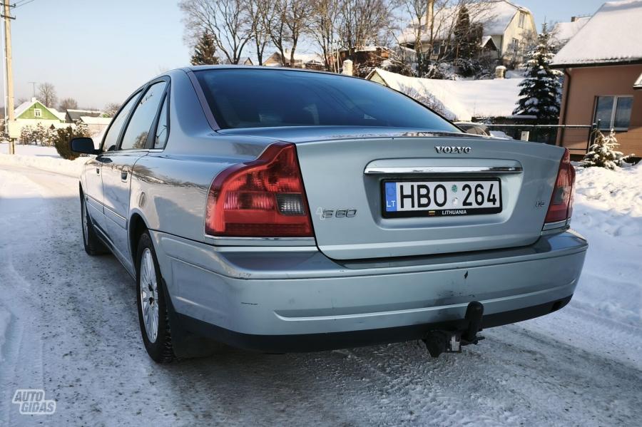 Green Volvo S80 2004 in Alytus, with an engine capacity of 2.40 L and mileage of 400 thousand km for 1600 €, photo 11 on AUTOMOTO.COM.LV