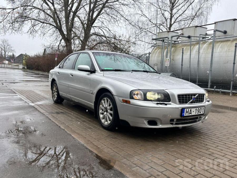 Grey Volvo S80 2004 in Tukums, with an engine capacity of 2.40 L and mileage of 360 thousand km for 1600 €, photo 3 on AUTOMOTO.COM.LV