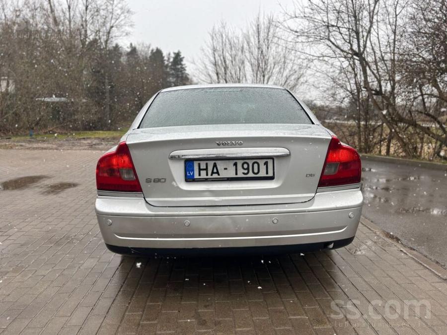 Grey Volvo S80 2004 in Tukums, with an engine capacity of 2.40 L and mileage of 360 thousand km for 1600 €, photo 4 on AUTOMOTO.COM.LV