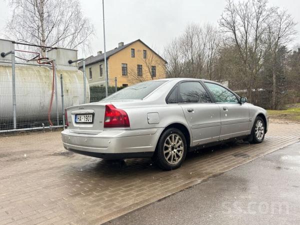 Grey Volvo S80 2004 in Tukums, with an engine capacity of 2.40 L and mileage of 360 thousand km for 1600 €, photo 5 on AUTOMOTO.COM.LV