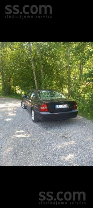 Grey Volvo S80 1999 in Saldus, with an engine capacity of 2.40 L and mileage of 350 thousand km for 1300 €, photo 2 on AUTOMOTO.COM.LV
