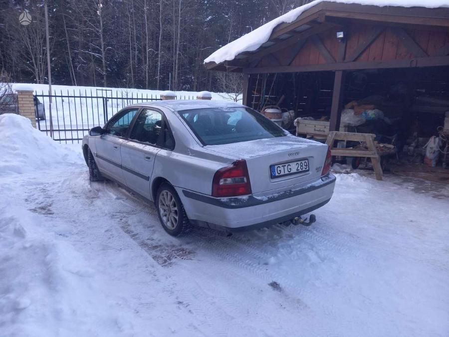 Pelēks Volvo S80 1999 Viļņa, ar dzinēja tilpumu 1.98 L un nobraukumu 270 tūkst. km par 800 €, foto 2 vietnē AUTOMOTO.COM.LV