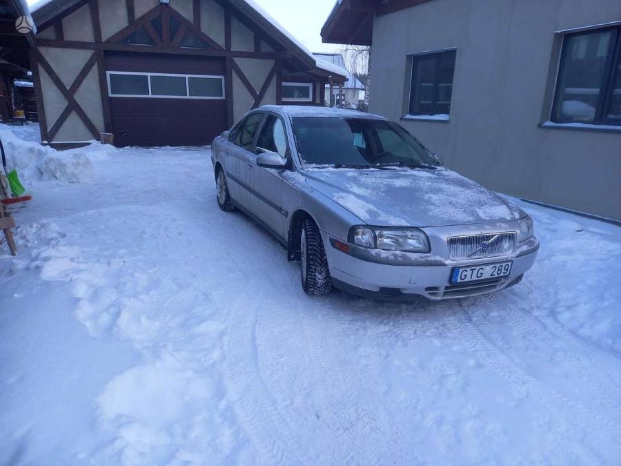 Pelēks Volvo S80 1999 Viļņa, ar dzinēja tilpumu 1.98 L un nobraukumu 270 tūkst. km par 800 €, foto 4 vietnē AUTOMOTO.COM.LV