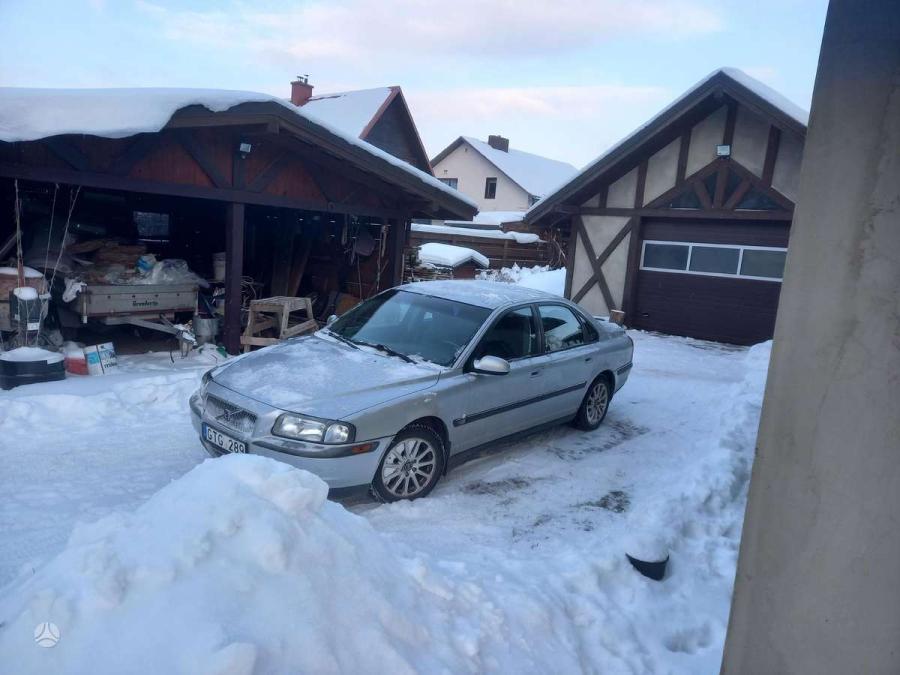 Pelēks Volvo S80 1999 Viļņa, ar dzinēja tilpumu 1.98 L un nobraukumu 270 tūkst. km par 800 €, foto 5 vietnē AUTOMOTO.COM.LV