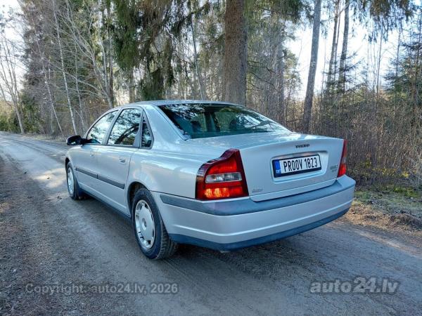 Pelēks Volvo S80 1999 Paide, ar dzinēja tilpumu 2.50 L un nobraukumu 281 tūkst. km par 3499 €, foto 4 vietnē AUTOMOTO.COM.LV