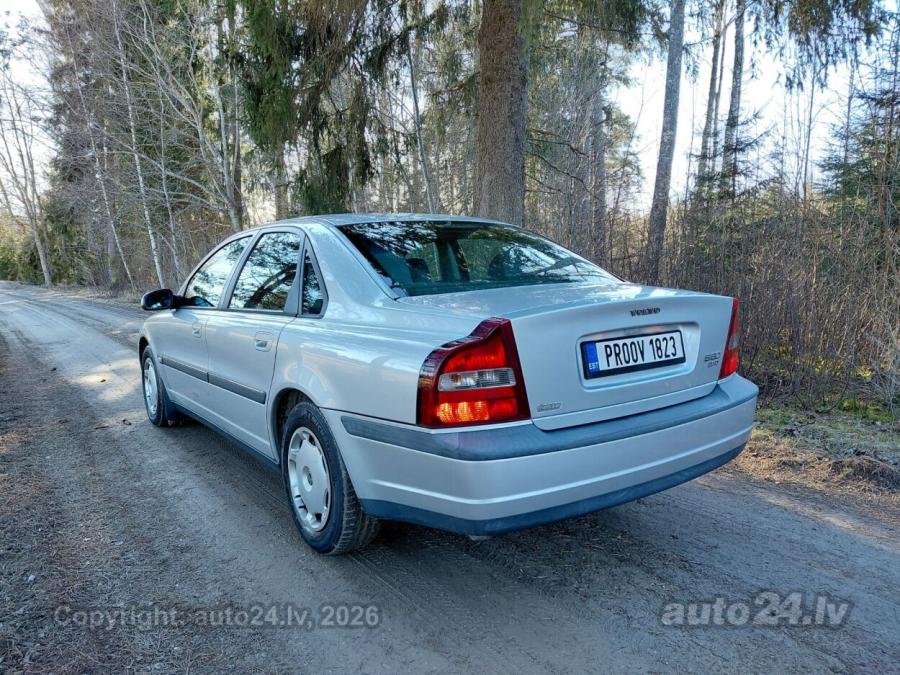Pelēks Volvo S80 1999 Paide, ar dzinēja tilpumu 2.50 L un nobraukumu 281 tūkst. km par 3499 €, foto 4 vietnē AUTOMOTO.COM.LV