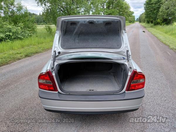 Grey Volvo S80 1999 in Paide, with an engine capacity of 2.50 L and mileage of 281 thousand km for 3499 €, photo 8 on AUTOMOTO.COM.LV