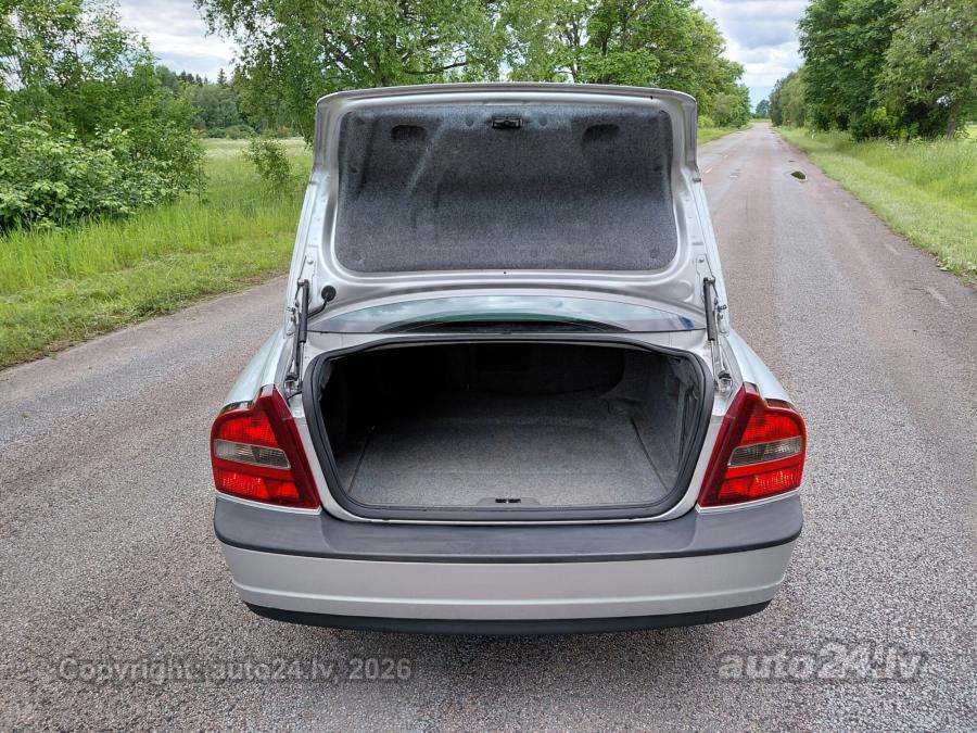 Pelēks Volvo S80 1999 Paide, ar dzinēja tilpumu 2.50 L un nobraukumu 281 tūkst. km par 3499 €, foto 9 vietnē AUTOMOTO.COM.LV
