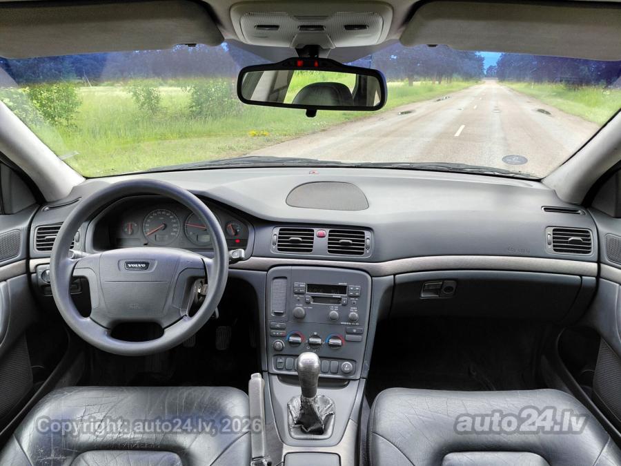 Pelēks Volvo S80 1999 Paide, ar dzinēja tilpumu 2.50 L un nobraukumu 281 tūkst. km par 3499 €, foto 10 vietnē AUTOMOTO.COM.LV
