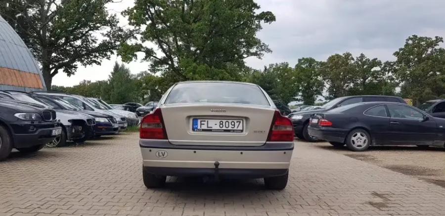Grey Volvo S80 1999 in Valmiera, with an engine capacity of 2.50 L and mileage of 443 thousand km for 1200 €, photo 5 on AUTOMOTO.COM.LV
