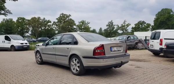 Grey Volvo S80 1999 in Valmiera, with an engine capacity of 2.50 L and mileage of 443 thousand km for 1200 €, photo 5 on AUTOMOTO.COM.LV