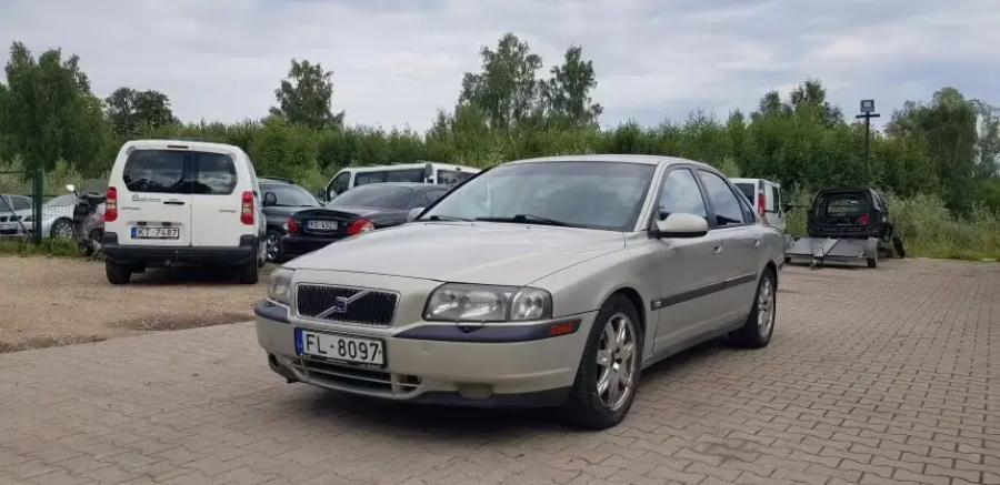 Grey Volvo S80 1999 in Valmiera, with an engine capacity of 2.50 L and mileage of 443 thousand km for 1200 €, photo 8 on AUTOMOTO.COM.LV