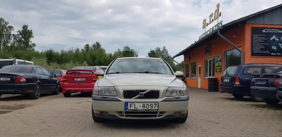 Grey Volvo S80 1999 in Valmiera, with an engine capacity of 2.50 L and mileage of 443 thousand km for 1200 €, photo 9 on AUTOMOTO.COM.LV