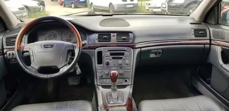 Grey Volvo S80 1999 in Valmiera, with an engine capacity of 2.50 L and mileage of 443 thousand km for 1200 €, photo 10 on AUTOMOTO.COM.LV