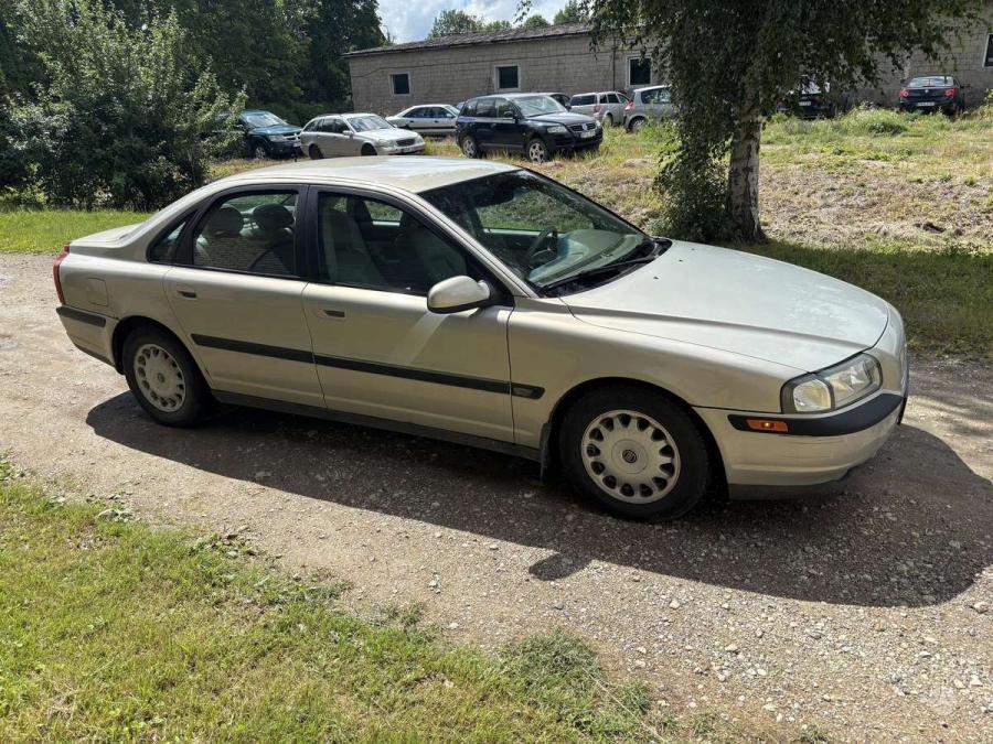 Pelēks Volvo S80 1999 Joniškis, ar dzinēja tilpumu 2.46 L un nobraukumu 389 tūkst. km par 580 €, foto 1 vietnē AUTOMOTO.COM.LV