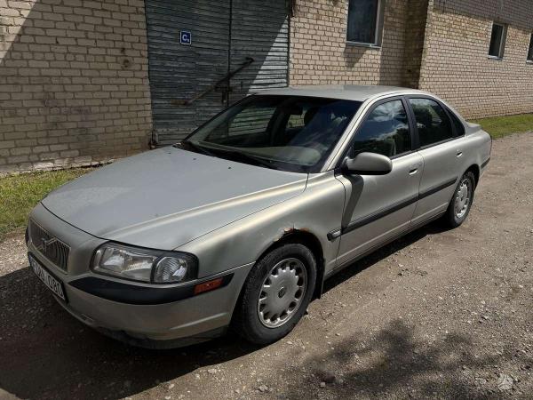 Grey Volvo S80 1999 in Joniskis, with an engine capacity of 2.46 L and mileage of 389 thousand km for 580 €, photo 3 on AUTOMOTO.COM.LV