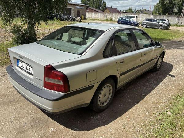 Grey Volvo S80 1999 in Joniskis, with an engine capacity of 2.46 L and mileage of 389 thousand km for 580 €, photo 4 on AUTOMOTO.COM.LV