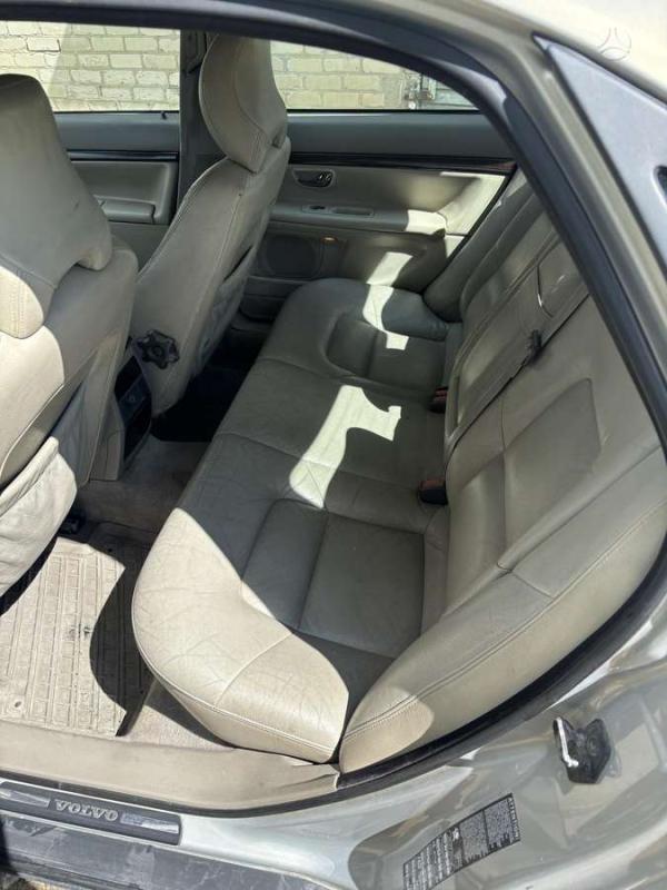 Grey Volvo S80 1999 in Joniskis, with an engine capacity of 2.46 L and mileage of 389 thousand km for 580 €, photo 6 on AUTOMOTO.COM.LV