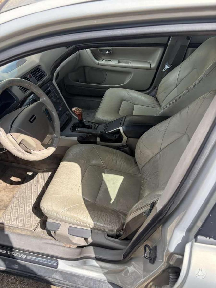 Pelēks Volvo S80 1999 Joniškis, ar dzinēja tilpumu 2.46 L un nobraukumu 389 tūkst. km par 580 €, foto 10 vietnē AUTOMOTO.COM.LV